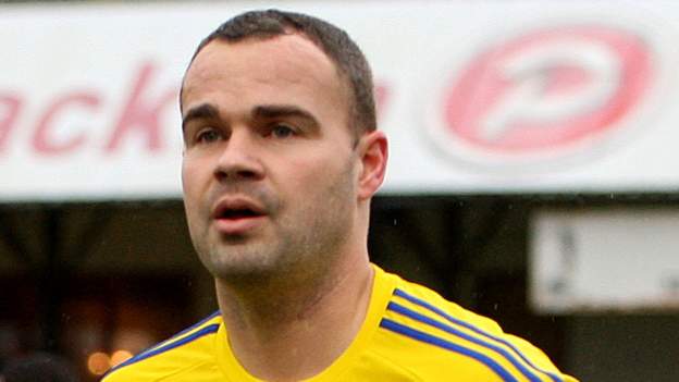 Lee Fowler takes over as Flint Town United manager - BBC Sport