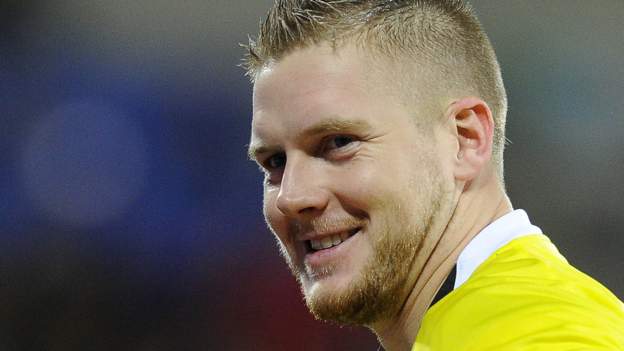 Mark Halstead: Morecambe keeper signs new two-year deal - BBC Sport