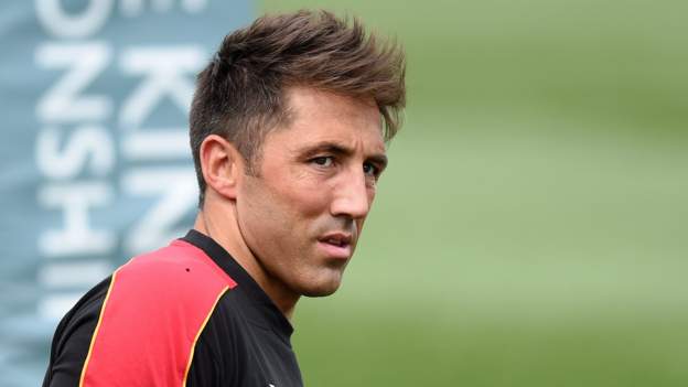Gavin Henson heads nine Dragons departures - BBC Sport