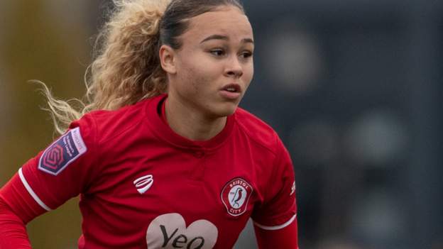 Ebony Salmon: Bristol City Women extend striker's deal - BBC Sport