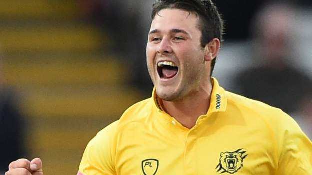 Aaron Thomason: One-day regular leaves Warwickshire by mutual consent - BBC Sport