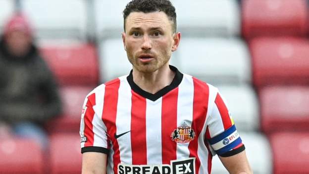 Corry Evans: Sunderland skipper out for rest of season with knee injury - BBC Sport