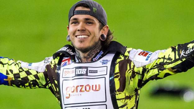 Tai Woffinden wins second Speedway World Championship - BBC Sport