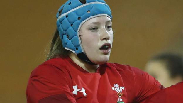 Gwen Crabb: Wales Women second row welcomes contest for places - BBC Sport