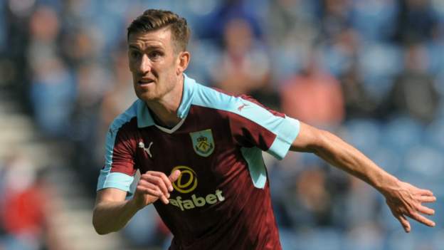David Jones: Wrexham sign experienced midfielder as player-coach - BBC ...
