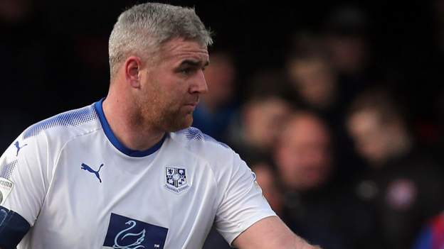 Steve McNulty: Tranmere captain signs new one-year deal - BBC Sport