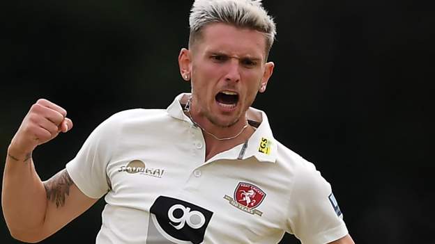 Harry Podmore: Kent pace bowler signs contract extension - BBC Sport