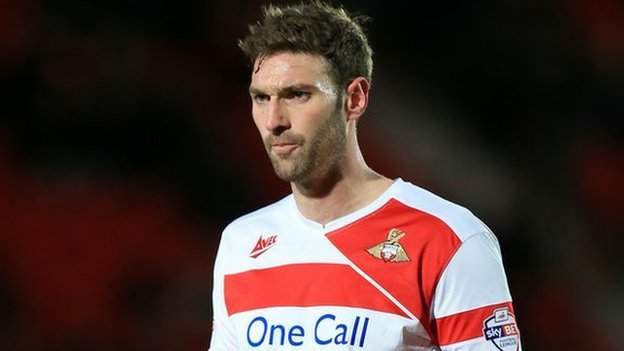 Stevenage sign Jamie McCombe and Tom Hitchcock - BBC Sport