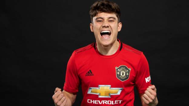 Man Utd: Daniel James completes £15m move from Swansea - BBC Sport