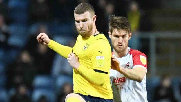 Sam Winnall: Burton Albion re-sign former Oxford United striker - BBC Sport
