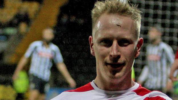 Wrexham sign striker Scott Boden on a one year contract - BBC Sport