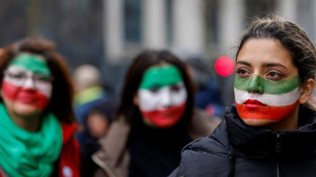 دستورالعمل سازمان غذا و داروی ایران به داروخانهها پوشیدن مقنعه مشکی