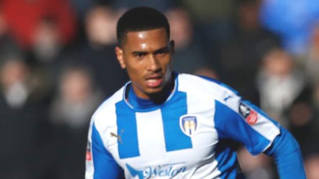 Richard Brindley: Former Colchester right-back joins Bees - BBC Sport