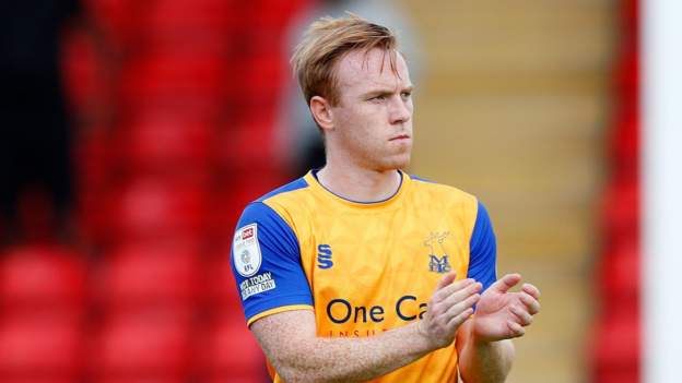 Danny Johnson: Walsall sign Mansfield Town striker on loan - BBC Sport