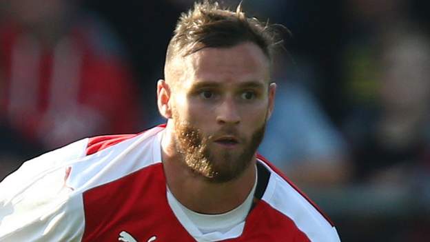 Jimmy Ryan: Blackpool sign Fleetwood midfielder - BBC Sport