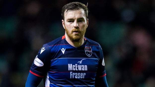 Livingston add defender Sean Kelly on one-year contract - BBC Sport