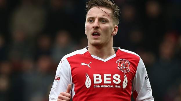 Fleetwood: George Glendon, Chris Neal and Ricardo Kip released - BBC Sport