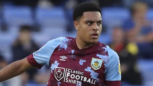 CJ Egan-Riley: Burnley defender joins Hibernian on loan - BBC Sport