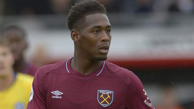 West Ham: Reece Oxford joins Augsburg on loan - BBC Sport