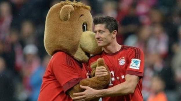 Robert Lewandowski: More goals in nine minutes than Liverpool - BBC Sport