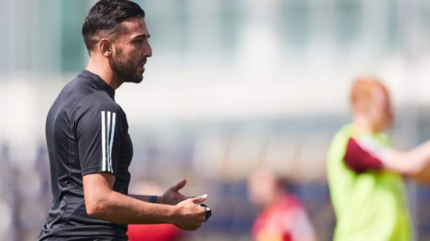 Neil Taylor looks to help new generation of Welsh stars - BBC Sport