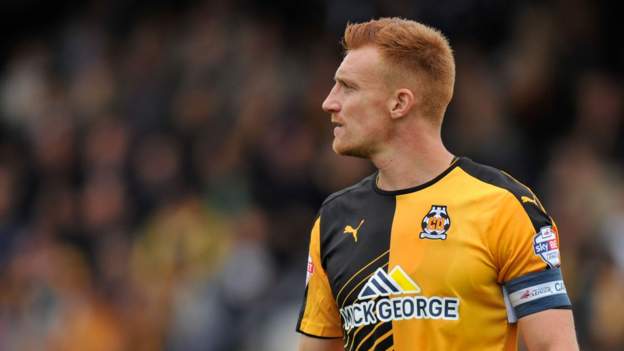 Cambridge United: Mark Roberts takes captain change 'as a man' - BBC Sport