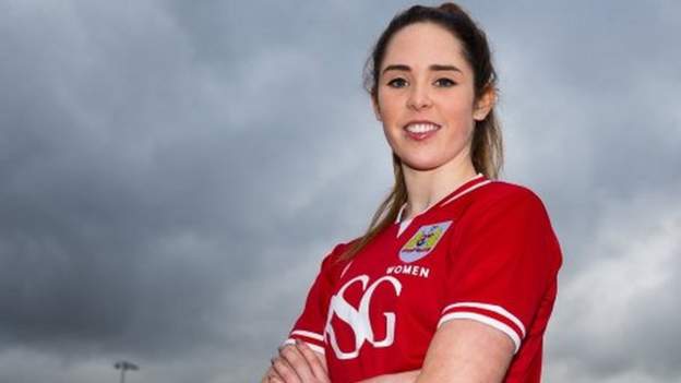 Ellie Wilson: Bristol City sign England Under-19 defender - BBC Sport
