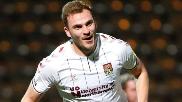Harry Smith: Leyton Orient sign striker from Northampton Town - BBC Sport