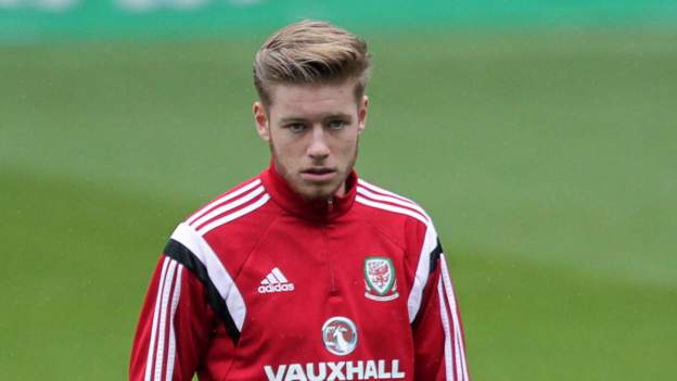Harry Wilson: Wales international signs new Liverpool contract - BBC Sport