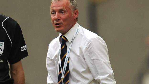 Duncan Russell: Former Mansfield Town boss dies aged 59 - BBC Sport