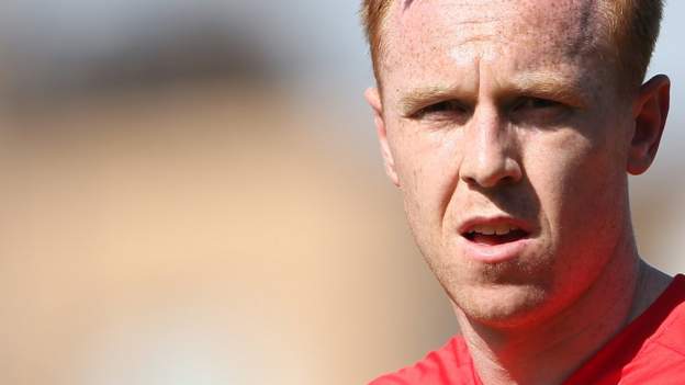 Danny Johnson: Mansfield Town sign Leyton Orient striker - BBC Sport