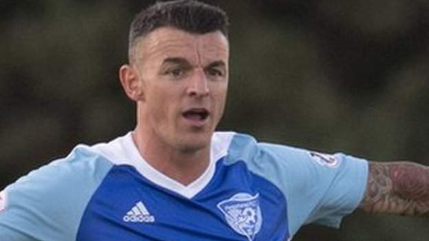 League Two: Peterhead maintain five-point lead at top - BBC Sport