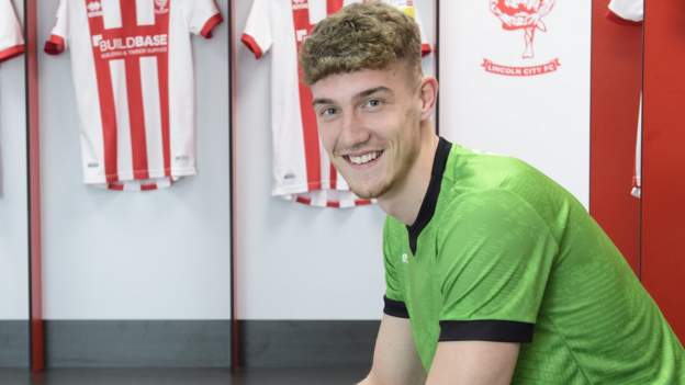 Jordan Wright: Nottingham Forest keeper moves to Lincoln City in ...