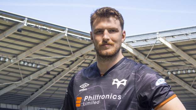 James Ratti: Forward rejoins Ospreys from Cardiff - BBC Sport