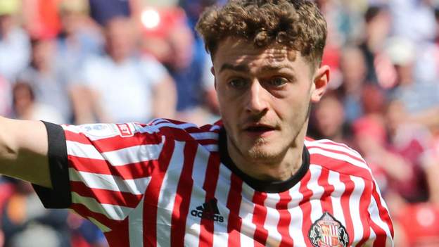 Elliot Embleton: Sunderland midfielder joins Grimsby Town on loan - BBC ...