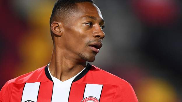 Ethan Pinnock: Brentford defender signs new deal until 2025 - BBC Sport