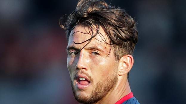 Irish Premiership: Lurgan Blues sign defender Sharkey - BBC Sport