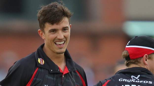 Richard Jones: Warwickshire seamer rejoins Leicestershire on loan - BBC ...