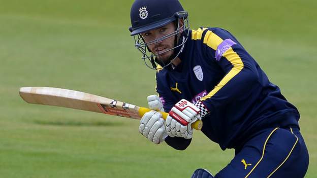 Hampshire: Joe Gatting, Basil Akram and Tom Barber released - BBC Sport
