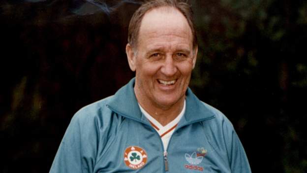 Maurice Setters: Former Republic of Ireland assistant manager dies aged ...
