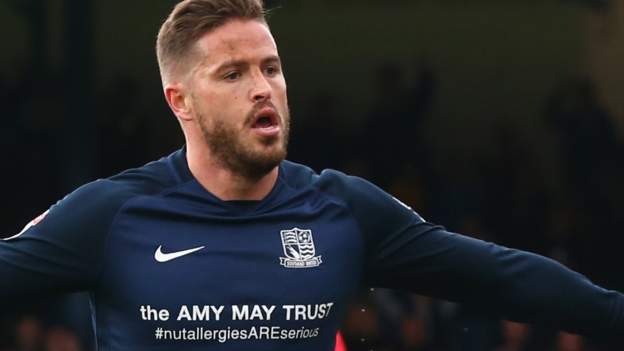 Michael Kightly: Former Wolves winger retires aged 33 - BBC Sport