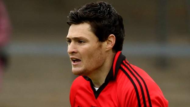 Martin Clarke calls time on playing career at age 29 - BBC Sport