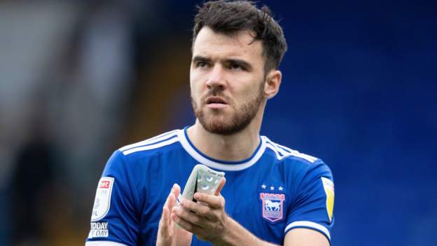 Scott Fraser: Charlton Athletic sign Ipswich Town midfielder - BBC Sport
