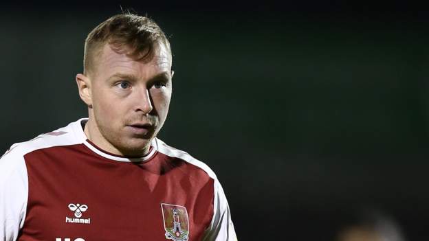 Nicky Adams & Marcus Barnes: Oldham Athletic bring in duo - BBC Sport