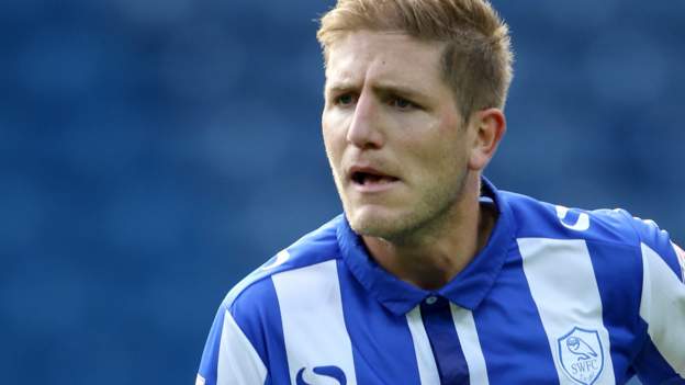 Michael Turner: Norwich defender wants Sheffield Wednesday switch - BBC ...