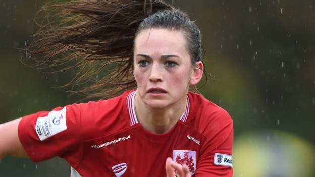 Bristol City Women: Chloe Arthur and Claire Emslie extend deals - BBC Sport