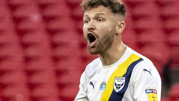 Matty Taylor: Oxford United sign former Bristol City striker - BBC Sport