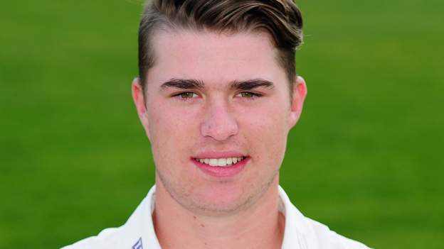 George Hankins: Gloucestershire batsman agrees contract extension - BBC ...