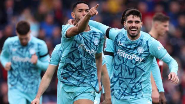 Bournemouth 1-2 Wolves: Wolves score late winner against 10-man ...