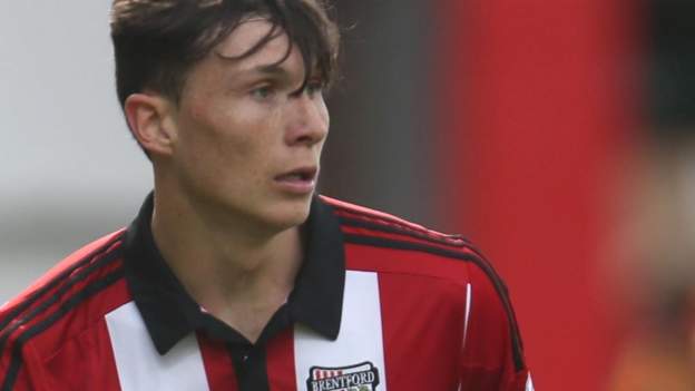 Tom Field: Brentford left-back signs deal until 2020 - BBC Sport